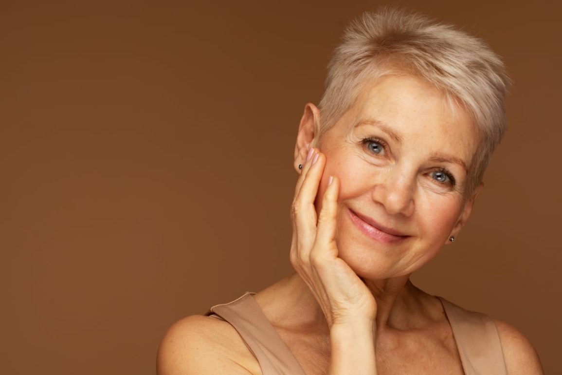 8 Makkelijke kapsels 50-plus, weinig onderhoud en styling